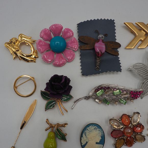 Jewelry | Vintage Modern Lot Of 36 Brooch Jewelry Pin | Poshmark
